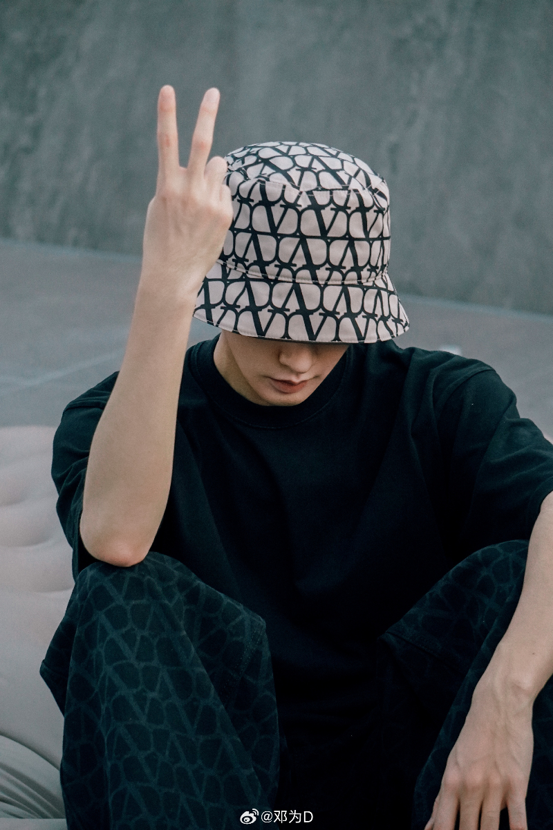 배우 등위, 20230822 Weibo Update