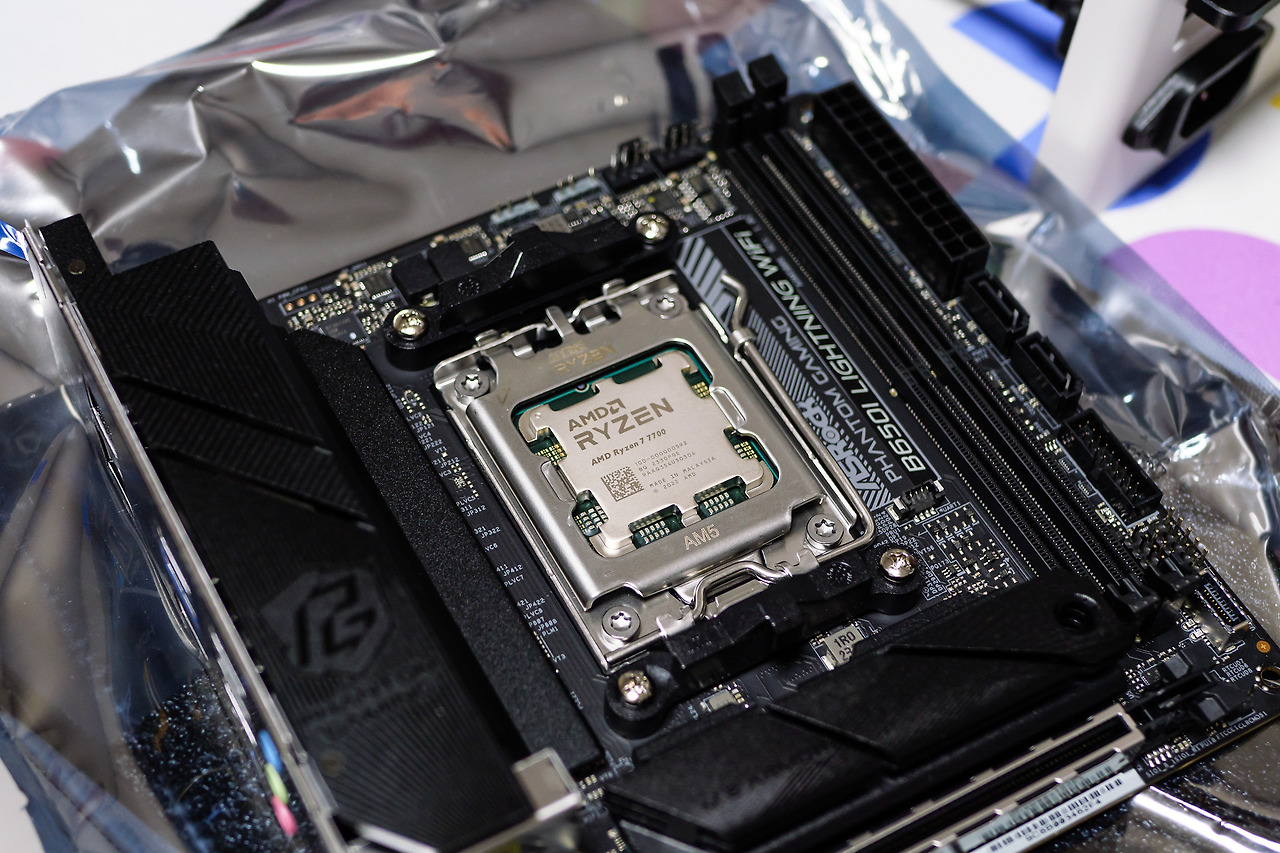 또 SFF 병이 도져서 콘솔을 대신할 PC를 만들어 버렸다. feat. Aklla A2