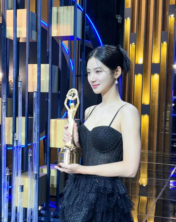 박주현 배우 프로필 필모그래피 나이 키 송민호 SNL7