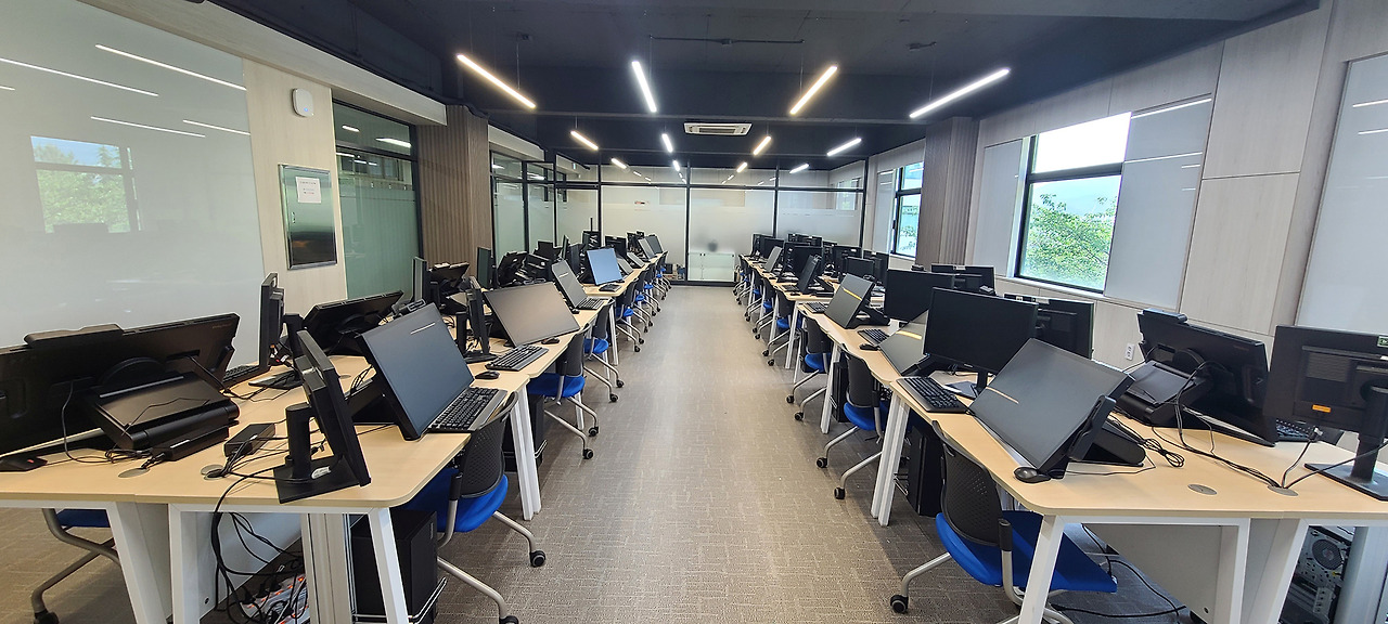 와콤 동명대학교 웹툰애니메이션학과에 ‘와콤 신티크 프로 27 풀세트 구축
