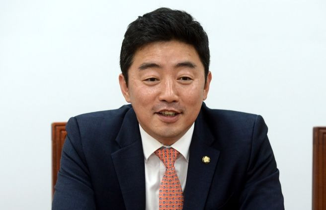 강훈식 국회의원 프로필 강훈식 의원 지역구 부인 나이