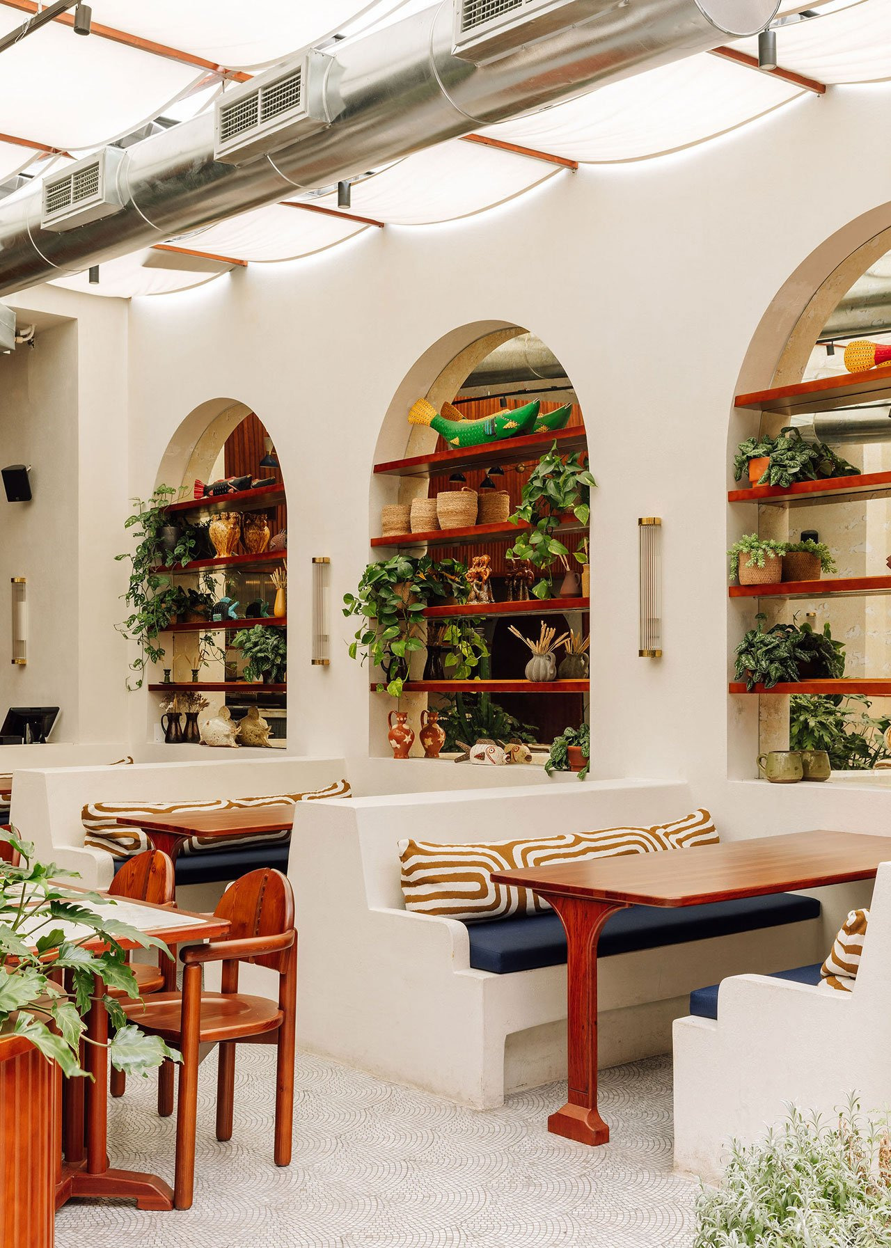 *레트로 인테리어 시푸드 레스토랑 Studio Pim Imbues a Seafood Restaurant in Lisbon ...