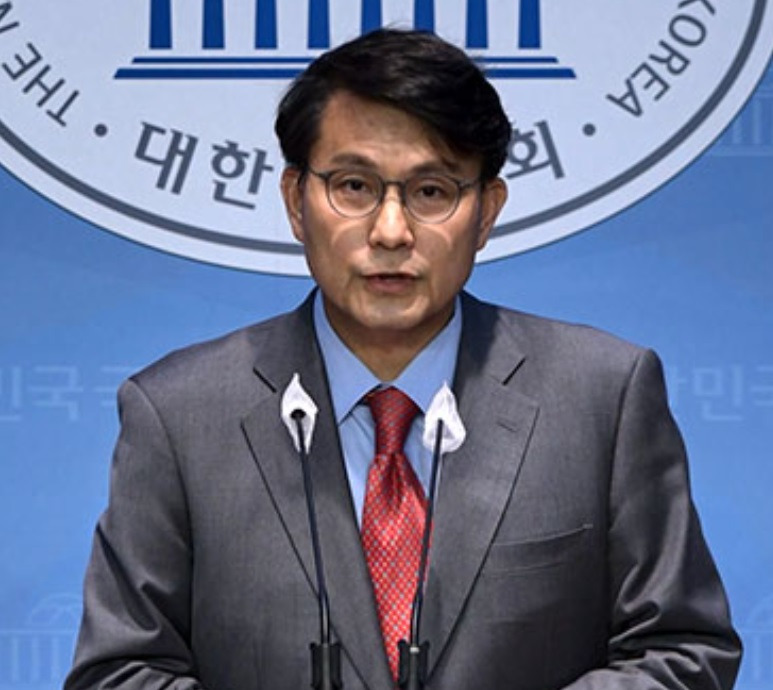윤상현 국회의원 프로필 나이 부인 아내 전두환 가족관계 딸 자녀 학력 고향 군대