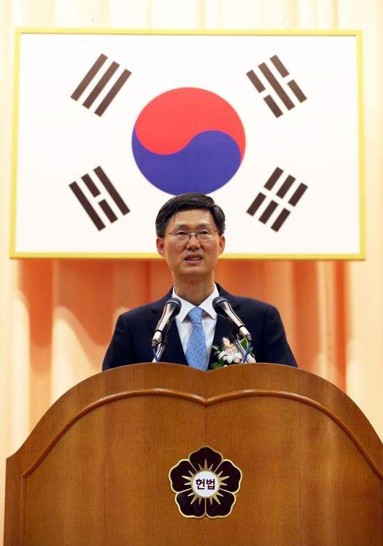문형배 헌법재판관 프로필 헌법재판소장 권한 대행