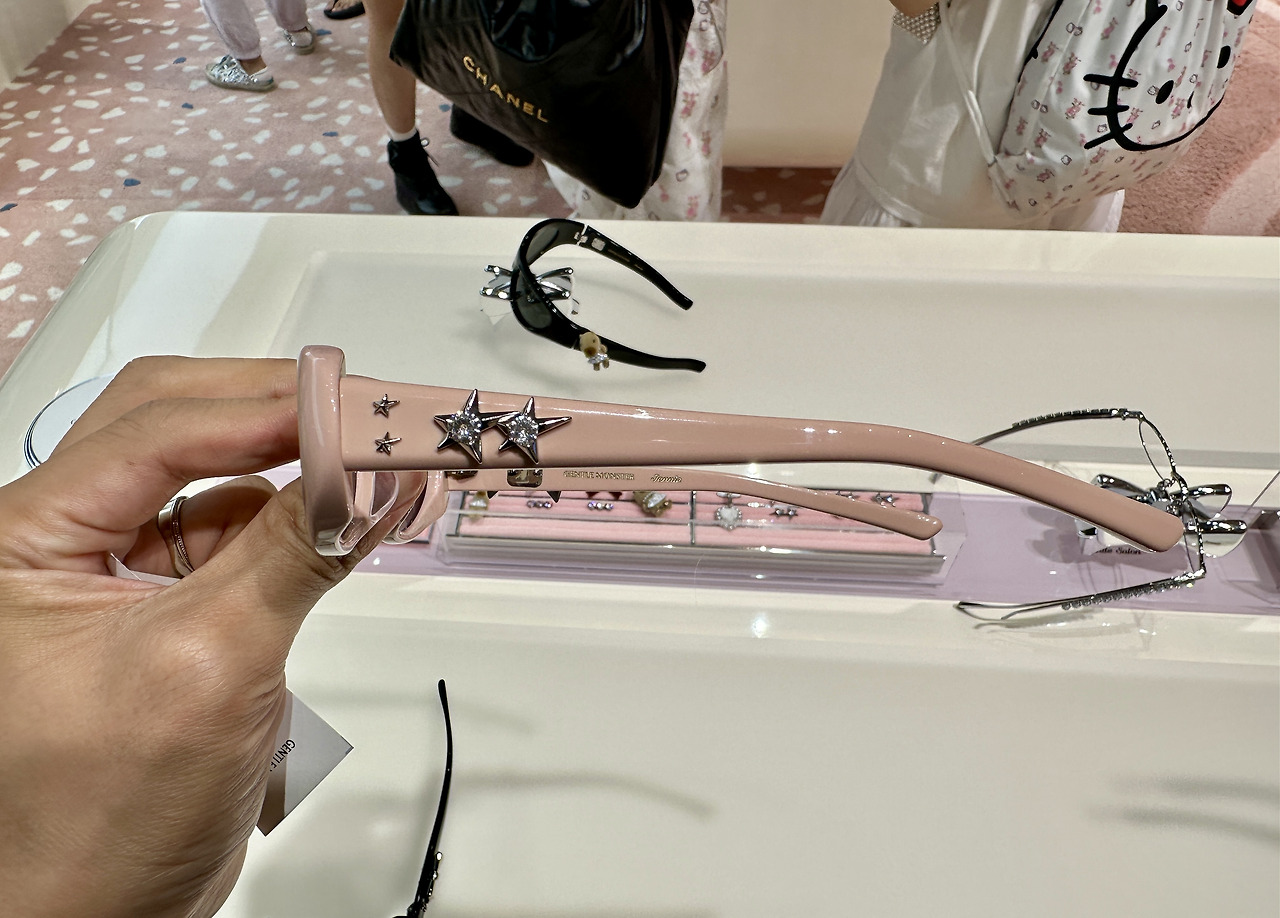 젠틀몬스터 제니 제니 X 젠틀몬스터 콜라보 젠틀 살롱 젠틀몬스터 X 제니 콜라보