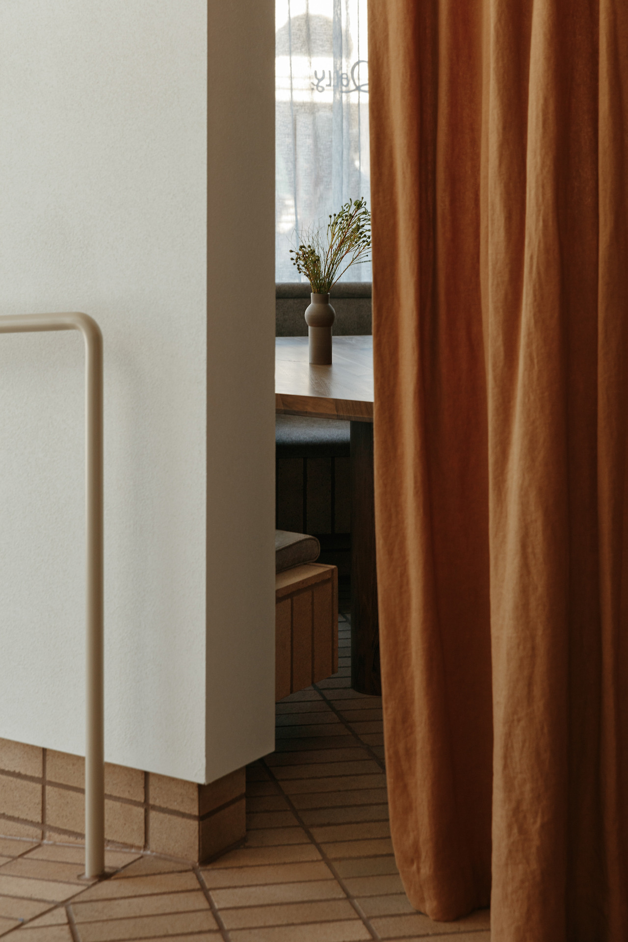 *와인바 돌리 [ Genesin Studio ] Dolly_Intrepid Individuality