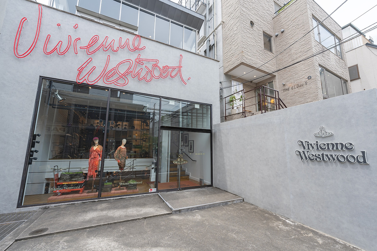 도쿄 오모테산도 쇼핑 비비안 웨스트우드 플래그십 스토어vivienne Westwood