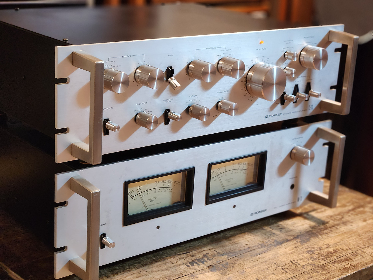 일본 Pioneer 파이오니아 사의 C 73프리엠프와 M 73 파워엠프 조합입니다 A급