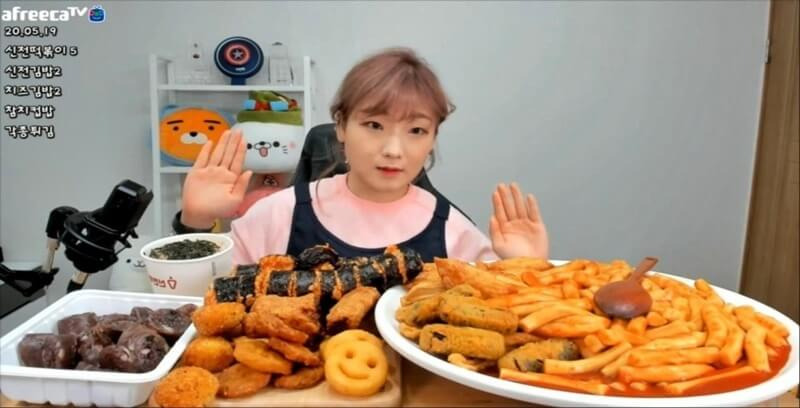 먹방 유튜버 히밥 프로필 키 몸무게 구독자수 월수익 총정리