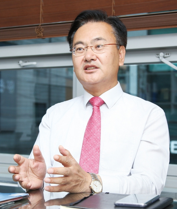 유상범 국회의원 고향 학력 본관 나이 임기 군대 병역 가족 아내 유오성 약력 경력 프로필 햄블