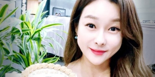 현영 프로필 나이 키 몸무게 학력 고향 가족 혈액형 데뷔 소속사 남편 결혼