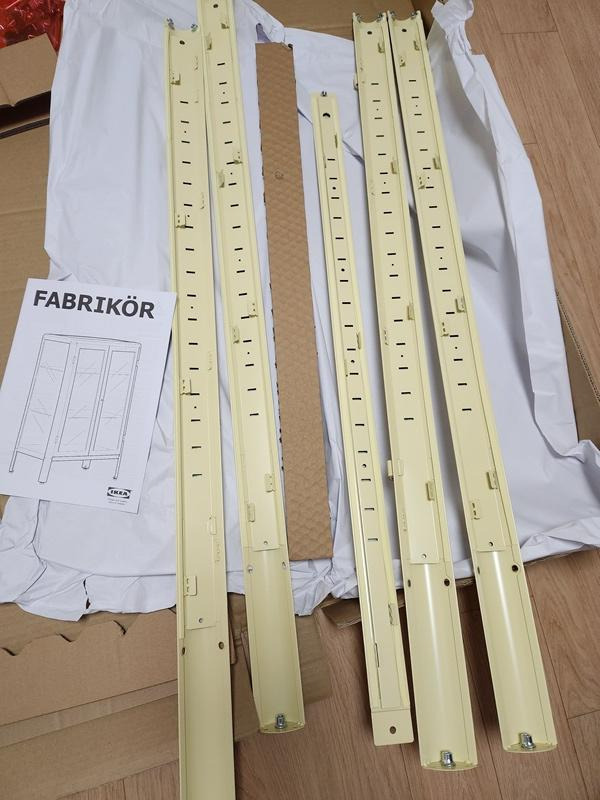 이케아 파브리셰르 조립하기 굿즈 진열하기 좋은 유리장