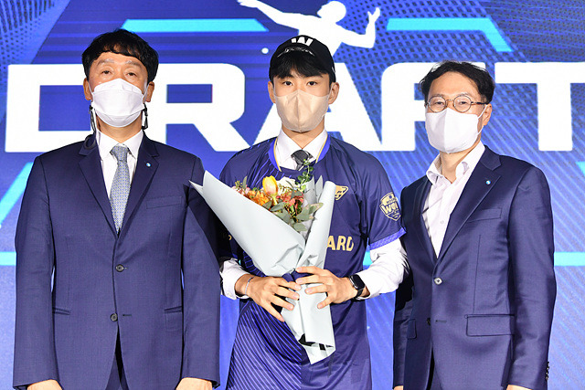 2022 23 남자배구 신인 선수 드래프트 총 22명 지명 신호진 1순위로 Ok금융그룹