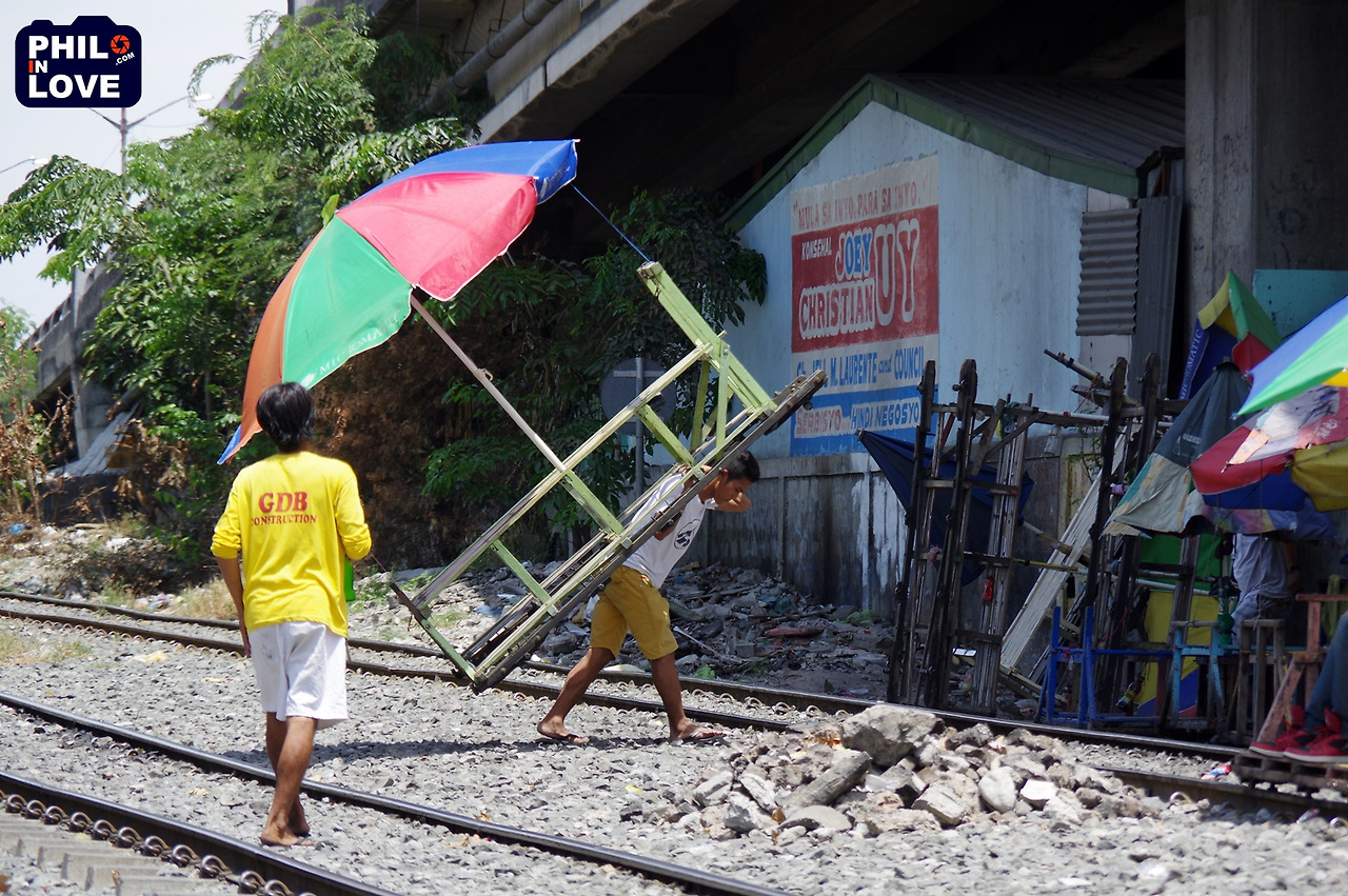 [필리핀 대중교통] PNR 철도의 기찻길 주변 트롤리(Trolley) 손수레