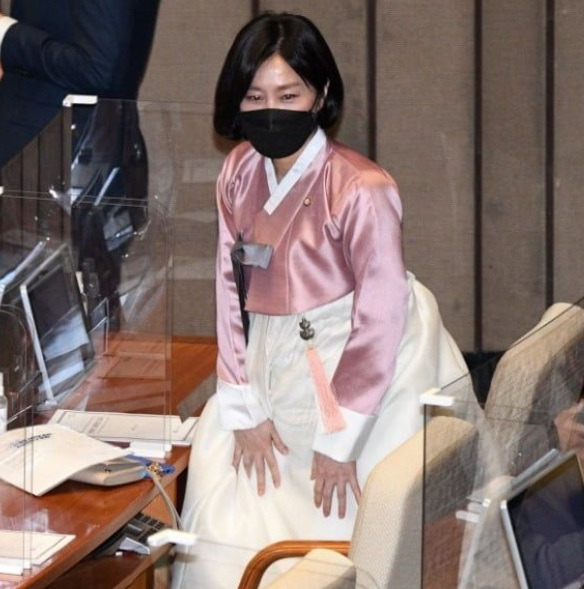 허은아 국회의원 프로필 나이 남편 결혼 이준석 갈등 자녀 가족 키 집 종교
