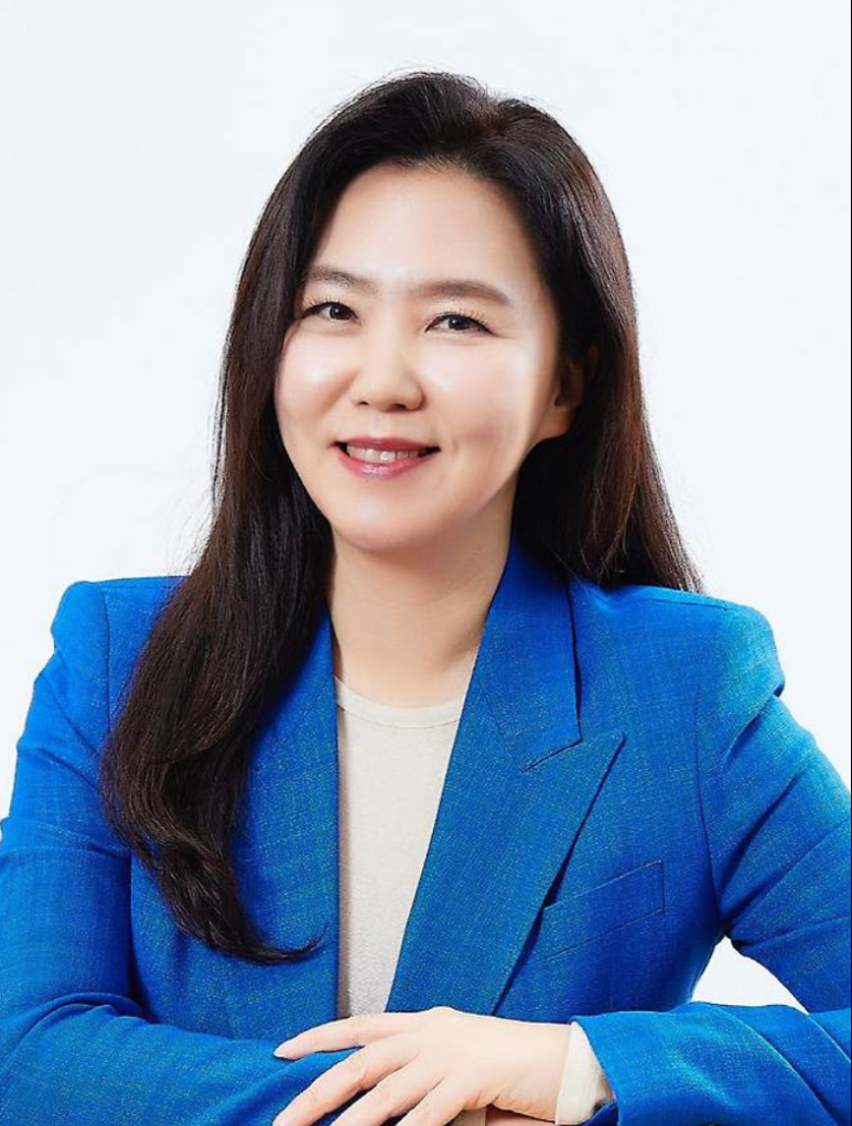 강유정 대통령실 대변인의 프로필 및 사회적 반응
