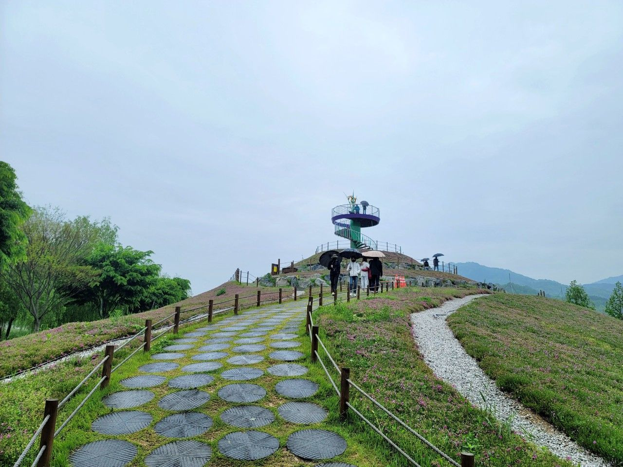 경남 거창 창포원 열대 식물원 봄꽃 나들이 100년 가게 샛별 초가집 아구찜 후기