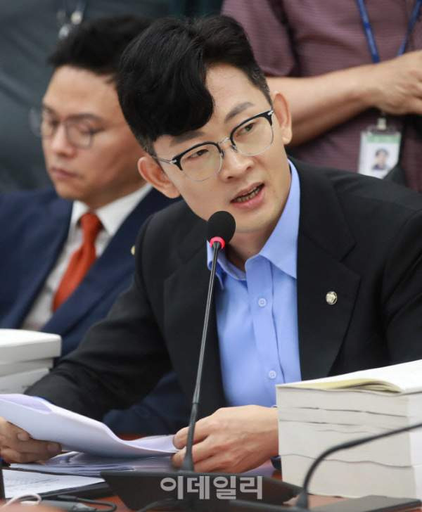 박충권 국회의원 프로필 나이 고향 학력 탈북민 탄핵 불참