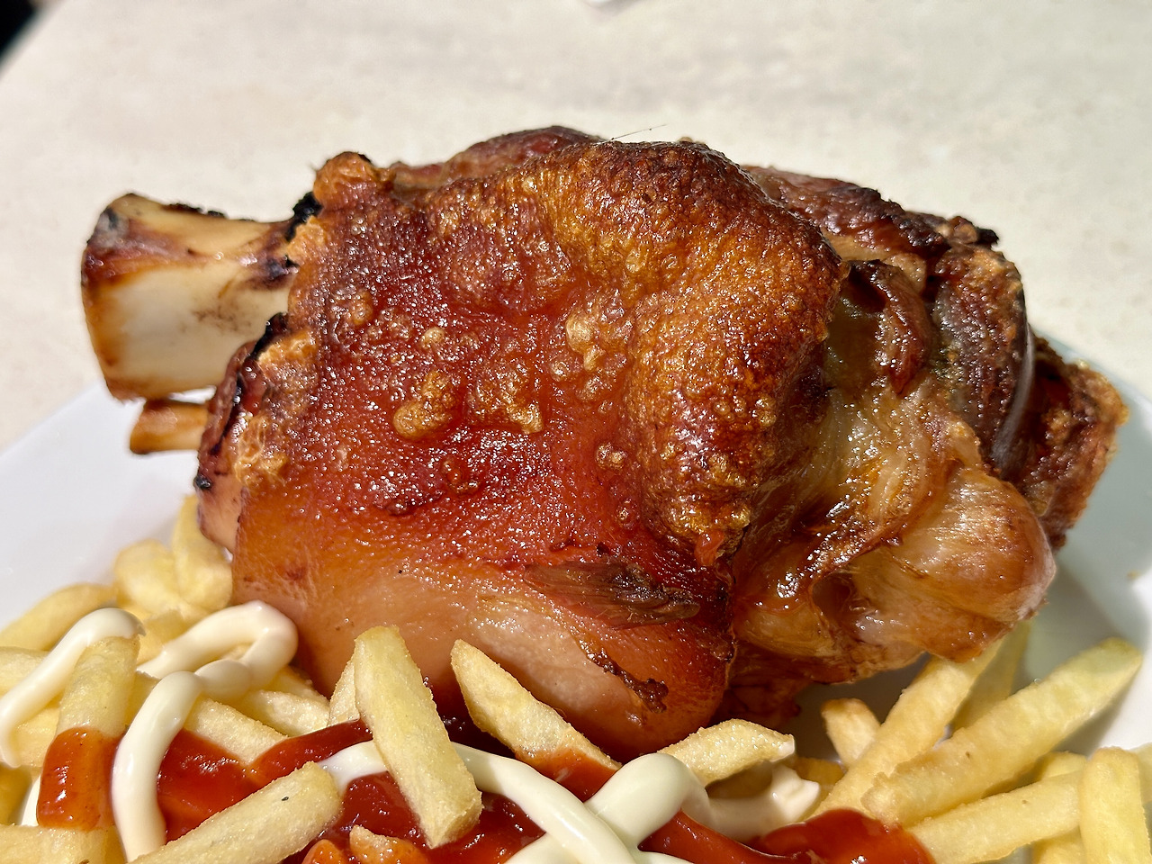 독일 슈바이학센 먹어보기 프랑크프루트 중앙역 슈바인 학센 맛집 슈바인스학세 Schweinshaxe