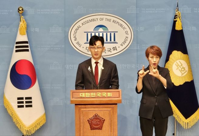 박충권 국회의원 프로필 나이 고향 학력 탈북민 탄핵 불참