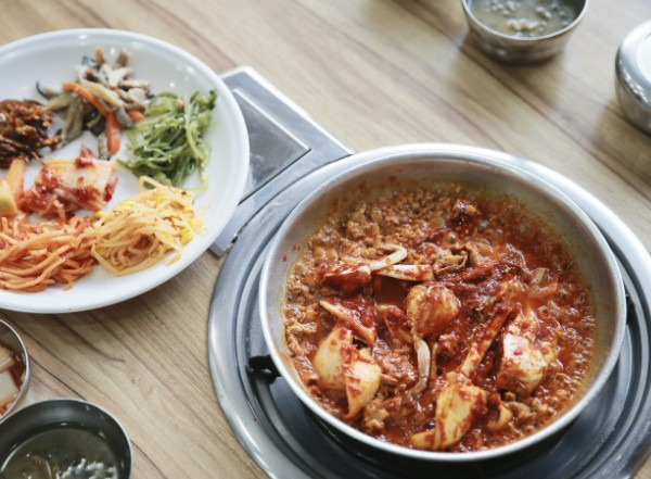 백반기행 강서구 기사식당 돼지불백 양념게장 불꽃백반 손호준 노포의 맛 방화동 신촌기사식당 11월 10일 금요일 222회
