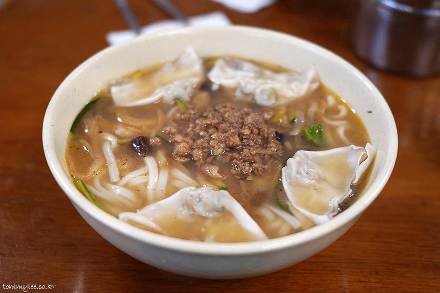 명동 대표맛집 명동교자 | 칼국수 만두 비빔국수