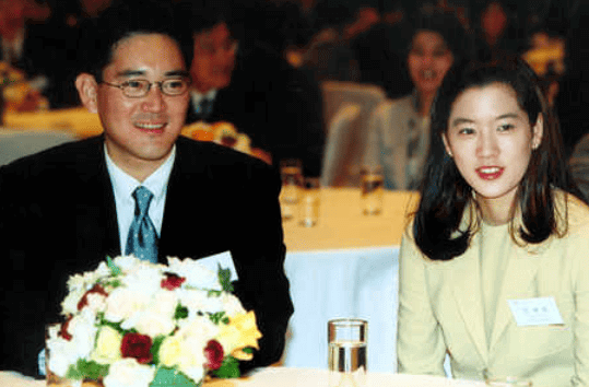 삼성전자 이재용 회장 정보 총정리 (재산, 패딩, 와이프)