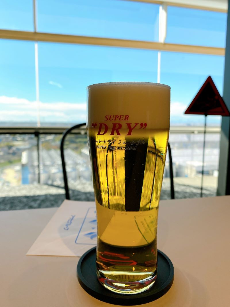 동경근교 아사히맥주 공장에서 금방 만들어진 맥주 마시기