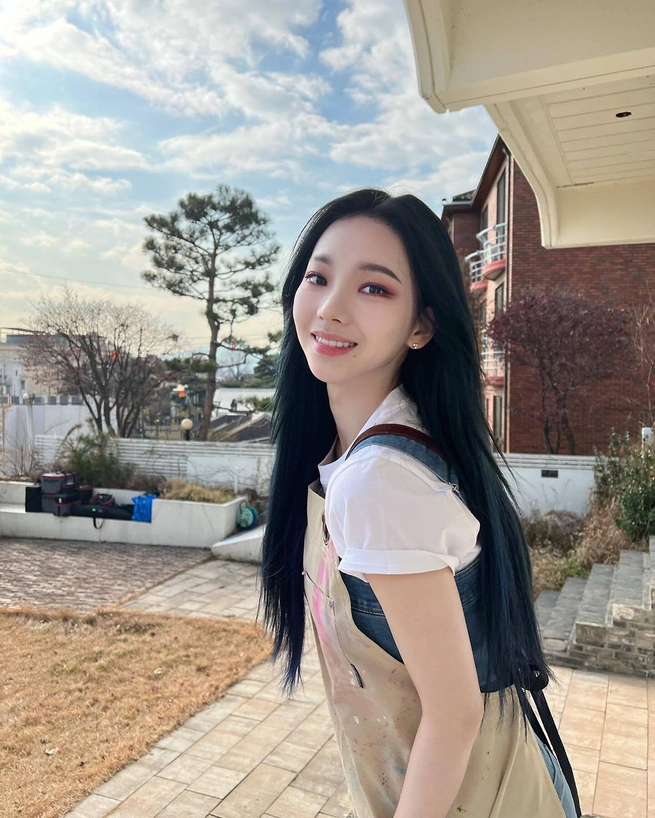 머리에 별걸 다 얹어놔도 이쁜 에스파 카리나 검스 움짤 — 스타들의★ 근황을 모아서