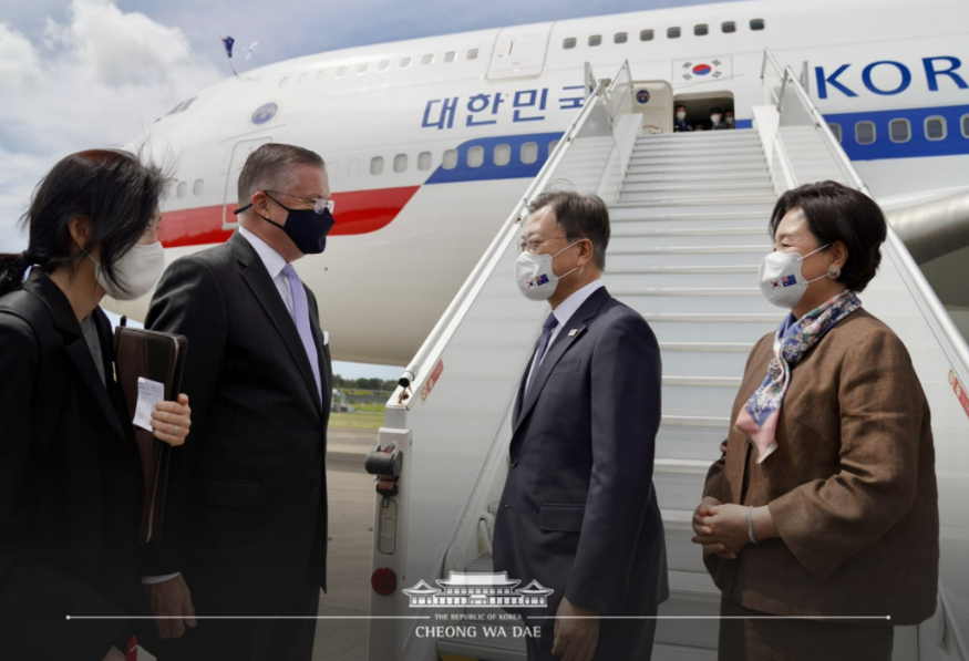 文 킹스포드스미스 공항 도착시드니 방문 공식 일정 시작