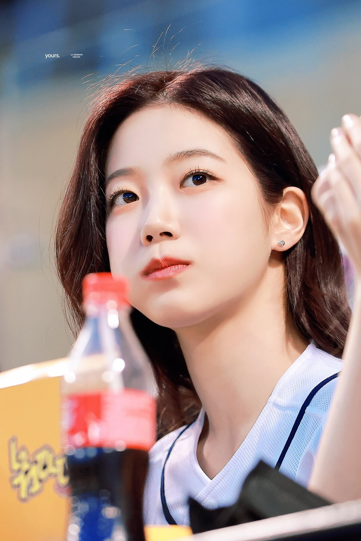 야구장에서 공연하는 르세라핌 카즈하 미모 — 스타들의★ 근황을 모아서