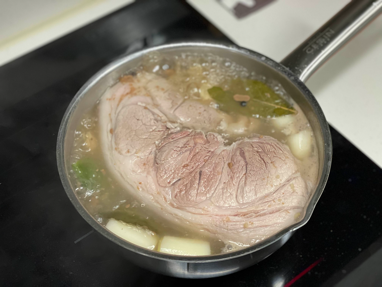 돼지 앞다리살 수육 간단한 방법