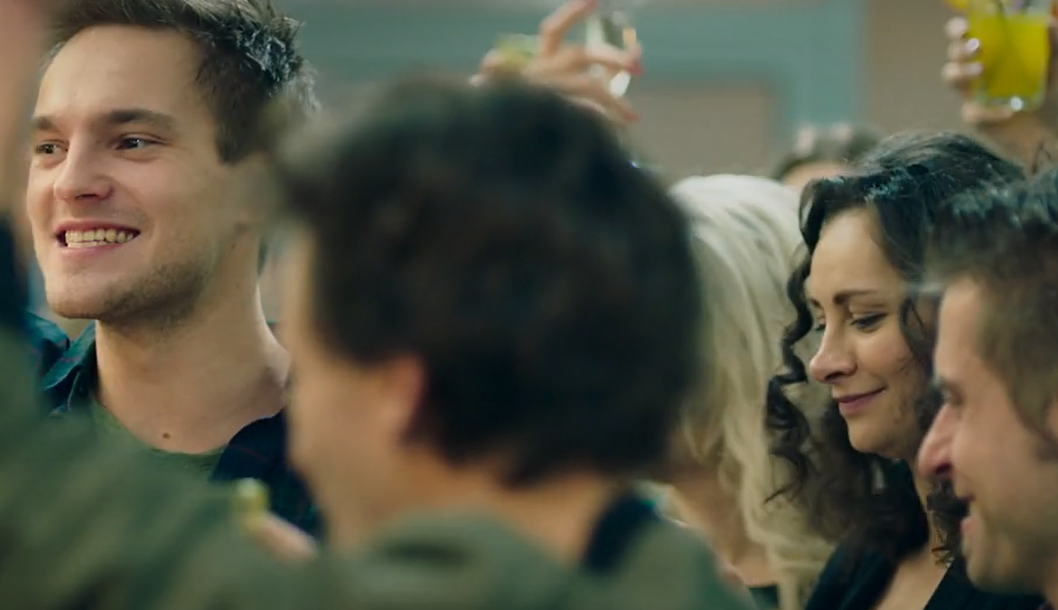 그 후 키릴은 사랑하는 여인 안야에게 사랑을 고백하지만,