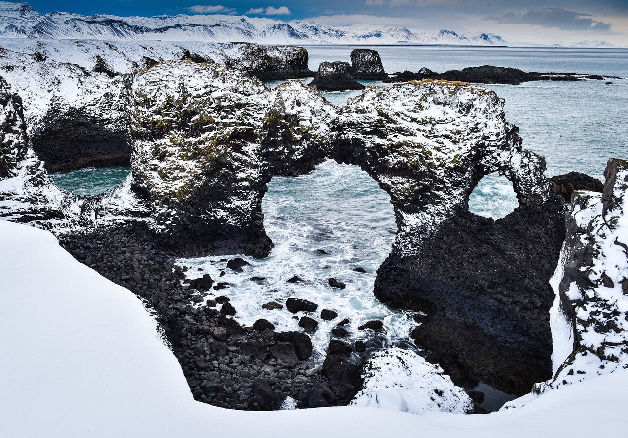 Gatklettur (Hellnar Arch), Iceland 스나이펄스네스에서 유명한 '구멍 뚫린 바위' 가트크래튀르 가트클레투르 개틀레투르