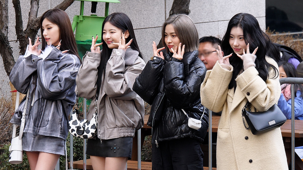 221209 뮤직뱅크 출근길 Itzy 직캠 By 스피넬