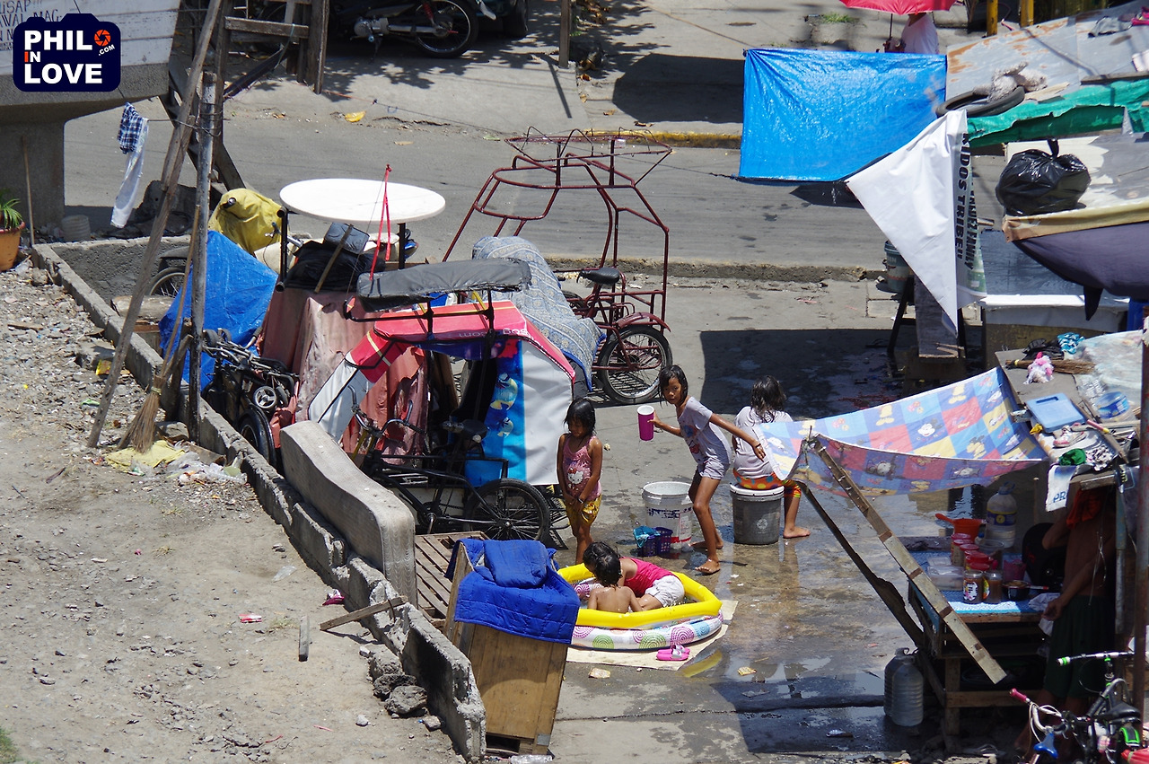 [필리핀 대중교통] PNR 철도의 기찻길 주변 트롤리(Trolley) 손수레