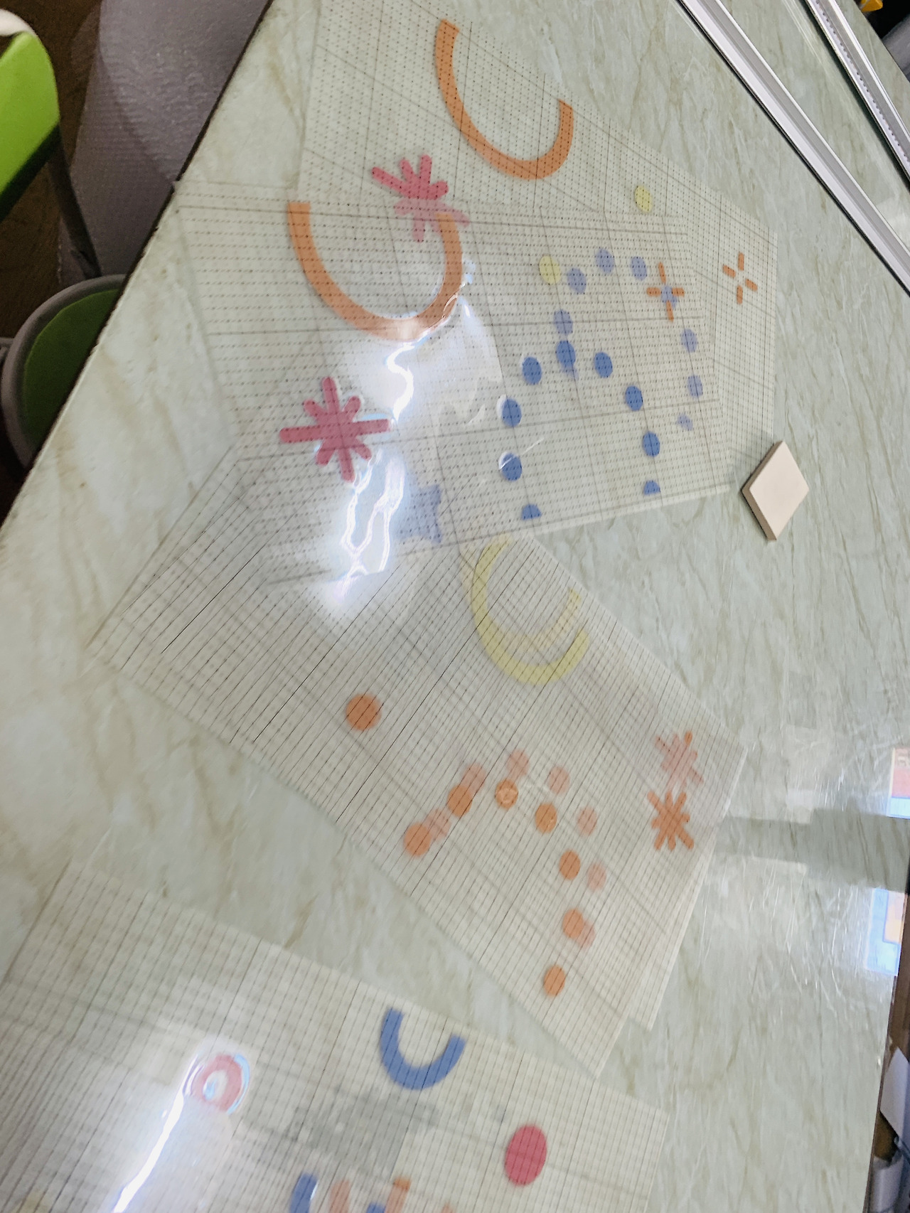 유리시트지 스티커 가게 입구 유리창 로고 시트컷팅 글자 골드시트지 빵집 카페 오픈클로즈 시트지 스티커 문스티커