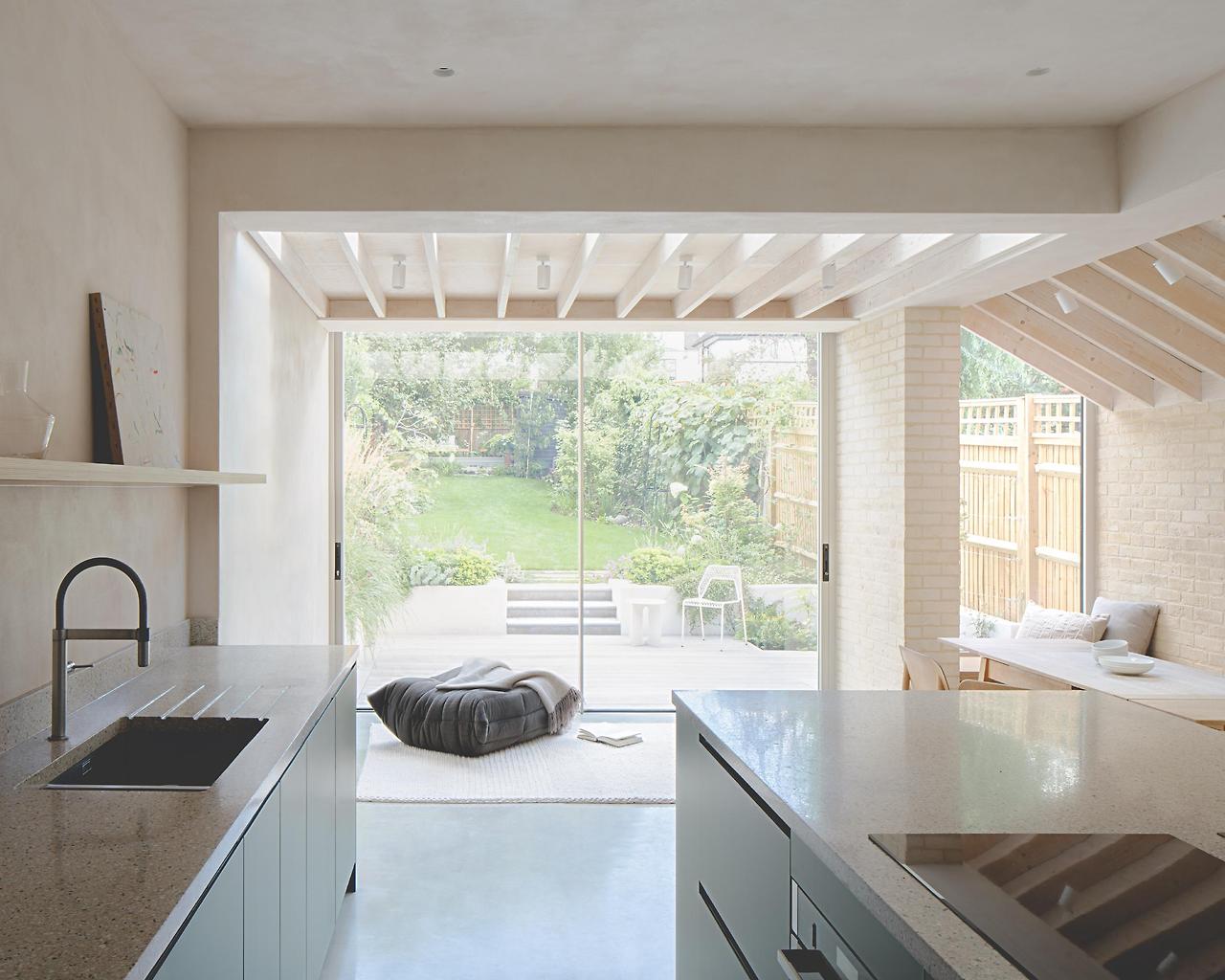 *탑라이트 스텝드 월 하우스 [ Proctor & Shaw ] Stepped Wall House