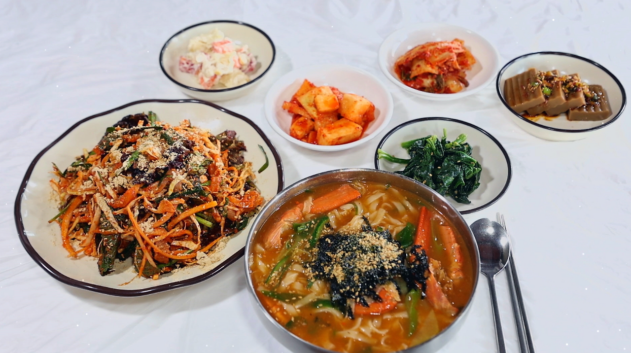 동네한바퀴 강릉 홍게장칼국수 가자미회무침 파는 곳 포장마차 가게 위치 메뉴 가격 항구마차 정보