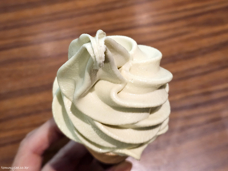 폴바셋 가을의 맛 피스타치오 소프트 아이스크림