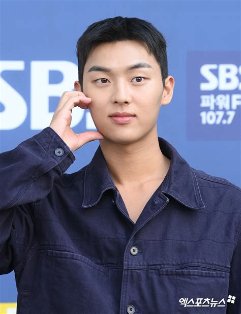 문가영 ♥ 최현욱 열애설 드라마 그놈은 흑염룡 촬영 현장 사진 해프닝