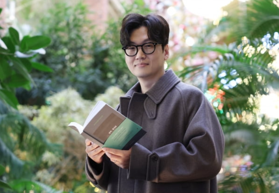 번역가 황석희가 쓴 에세이 ‘번역 황석희