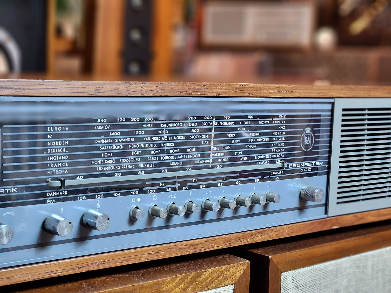 덴마크 B&O Beomaster 700 모노 탁상용 라디오 입니다(Stock-out)