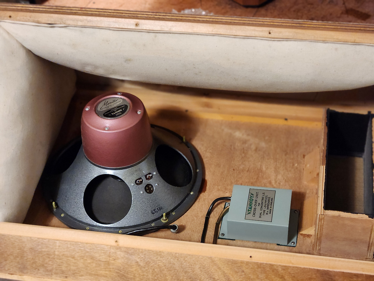 영국 Tannoy 탄노이 사의 명기 Lancaster Corner 레드모니터12 검정배꼽 오리지널 랑카스터코너 인클로우져