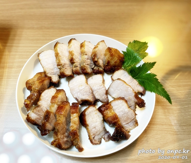 코스트코 한판 냉동 삼겹살 집에서 해동하고 손질 후 저렴하게 맛있게 먹기~ Onpc