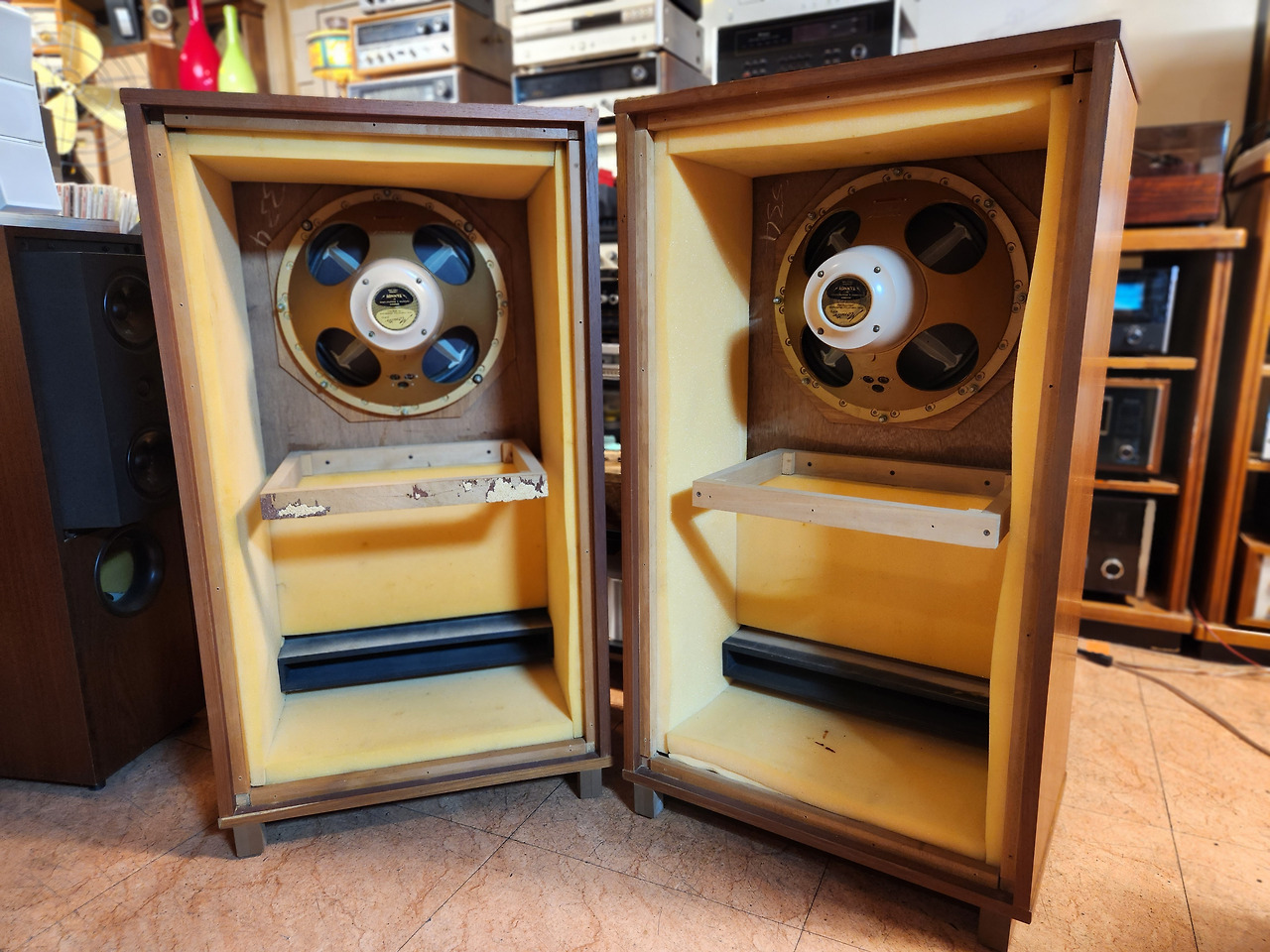 영국 Tannoy 탄노이 명기 Hpd385a Rectangular스피커 입니다 렉탱귤러 오리지널 인클로우져수납 극상품
