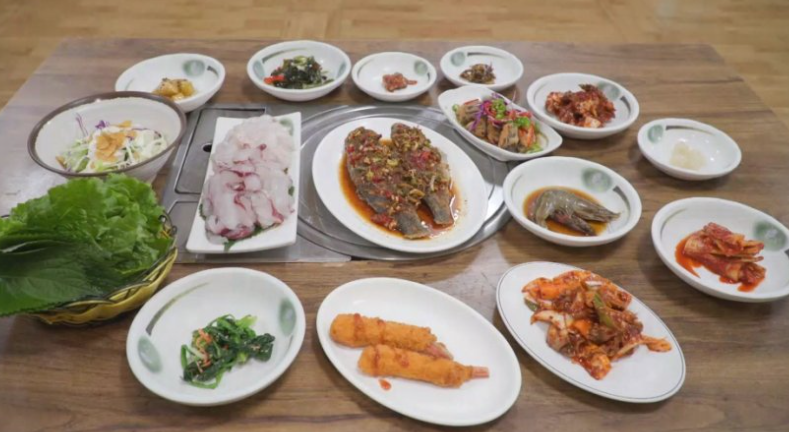 한국기행 신시도 민박 정판철 고미희 부부 민박집 펜션 예약 식당 월영펜션앤민박 봉쥬르 섬시세끼