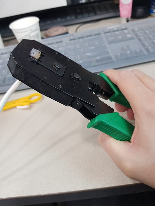 Rj45 커넥터와 랜툴로 직접 랜케이블 만들기