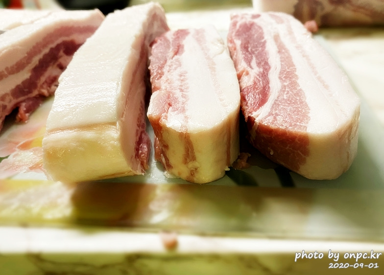 코스트코 한판 냉동 삼겹살 집에서 해동하고 손질 후 저렴하게 맛있게 먹기~ Onpc