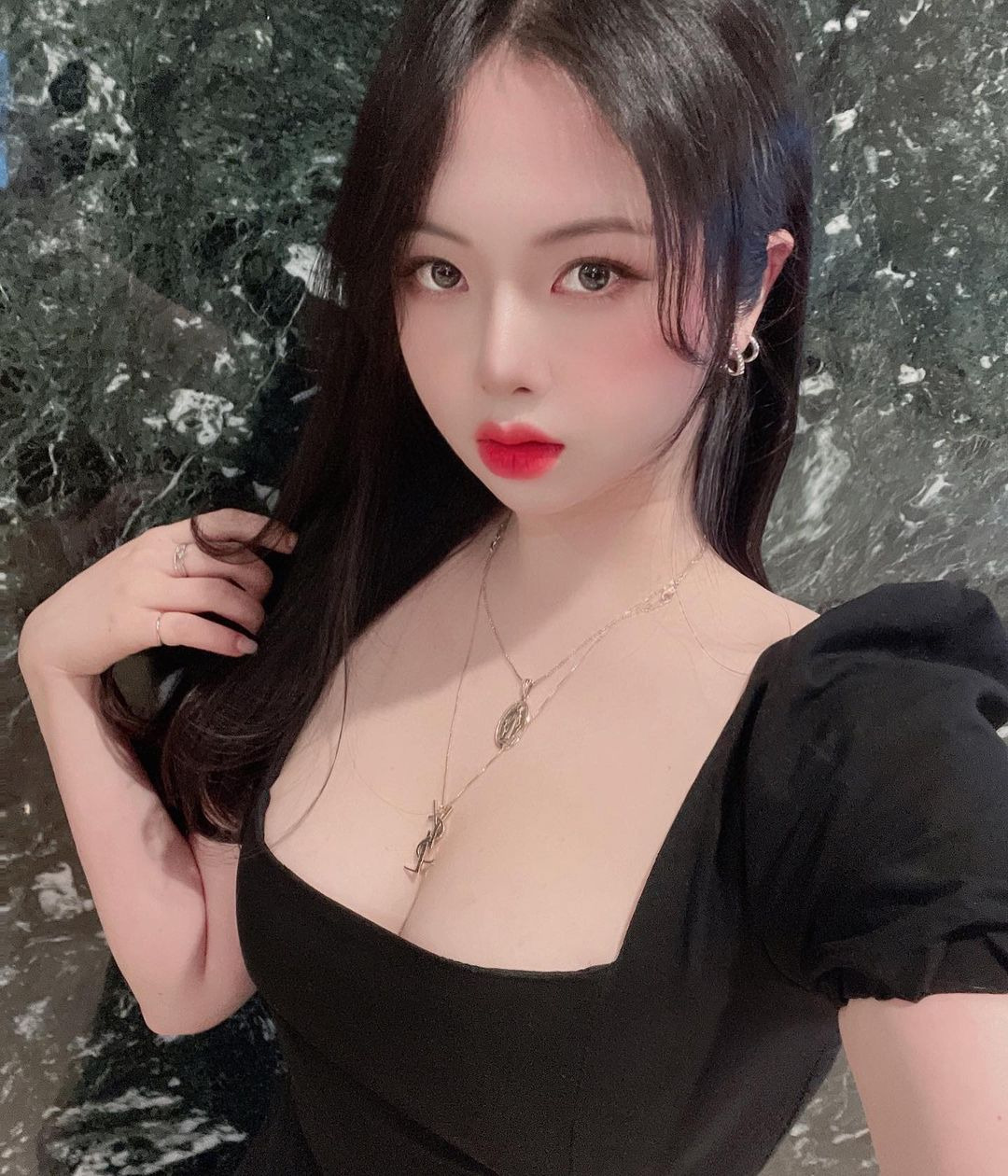 Uoo 핀업 걸 비키니 수영복 육덕 몸매 패션 일반인 각선미 모델 사진 셀카 인스타